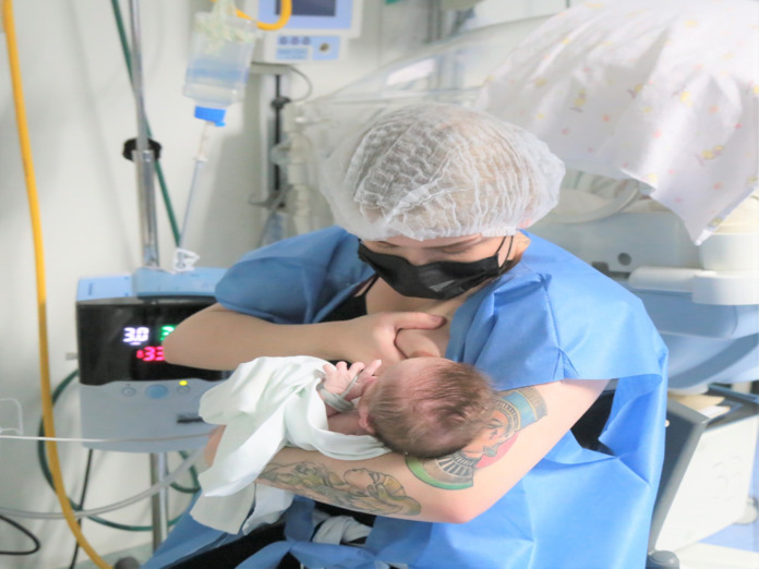 Programa Mamá Canguro para salvar a bebés prematuros