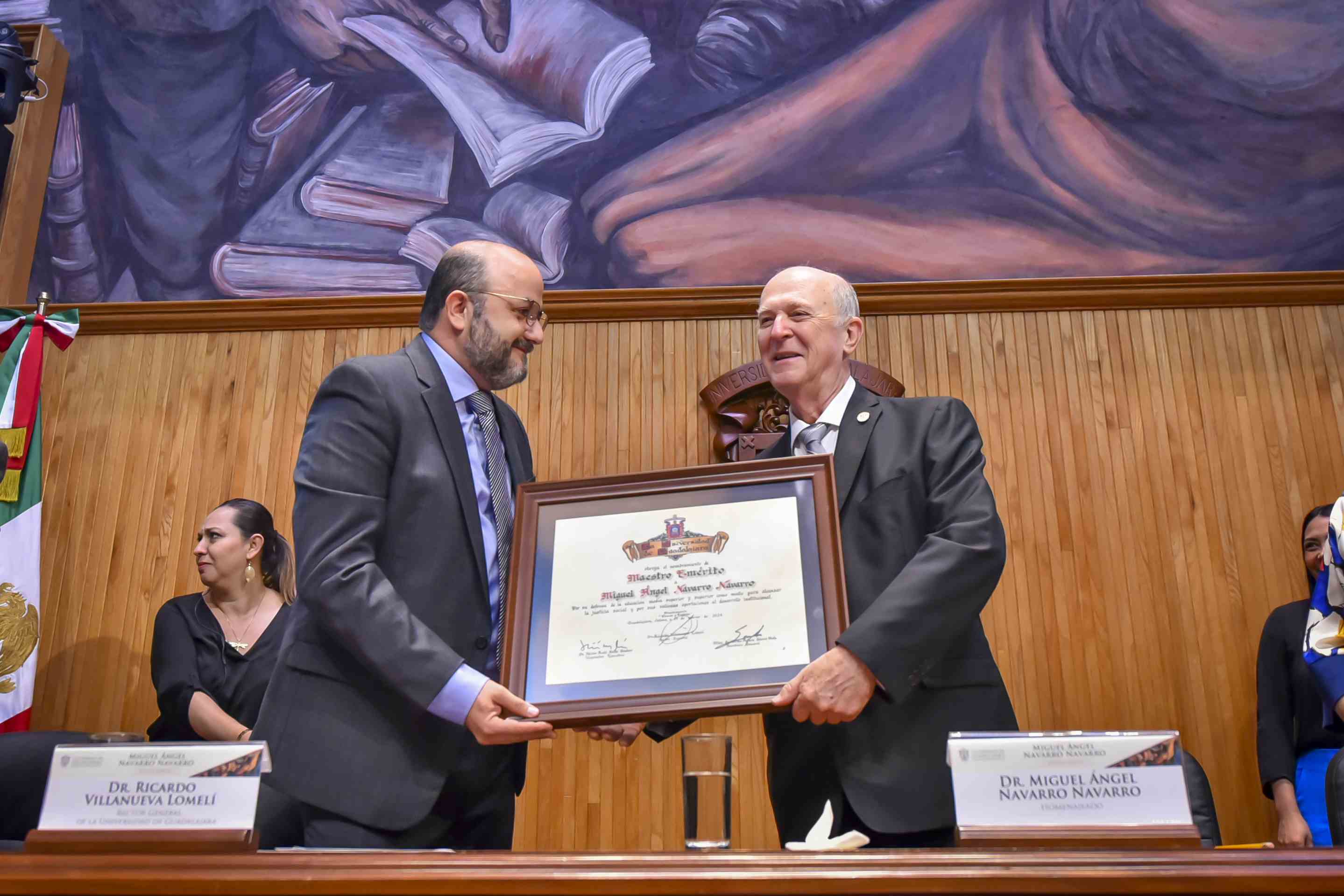 Miguel Ángel Navarro maestro emérito de la UdeG