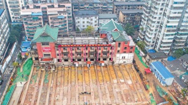 China desplaza intacto un hotel histórico de 5 mil toneladas