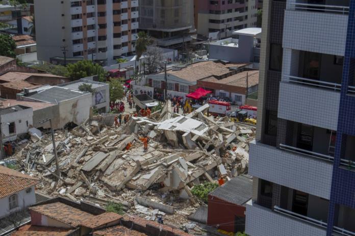 Confirman 2 muertos y 9 desaparecidos en el derrumbe de un edificio en Brasil