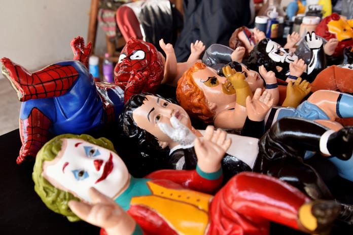 Niños Dios vestidos como personajes de cómic revitalizan tradición en ...