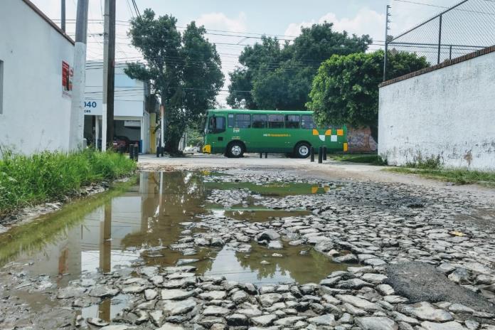 Solicitan rehabilitación de la calle Eva Arce de Rivera en Zapopan