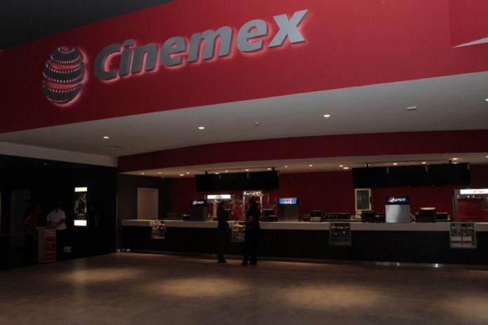 Cinemex invita a sus empleados a buscar otro empleo
